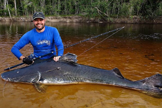 Peixe gigante que habita rios no Brasil é capaz de engolir uma pessoa ...