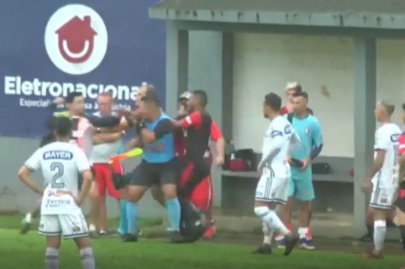 Vídeo: Jogo de futebol amador em Joinville termina com agressão em ... Vídeo: Jogo de futebol amador em Joinville termina com agressão em ...