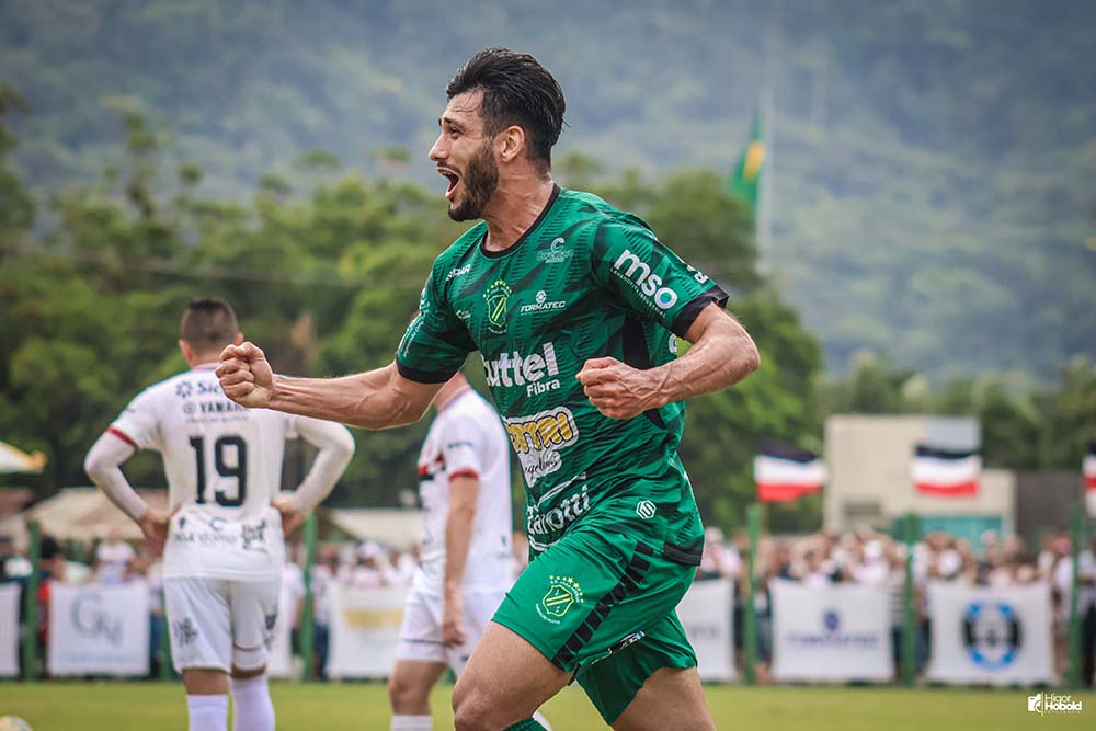 João Pessoa empata primeiro duelo da final do Catarinense de Futebol ...